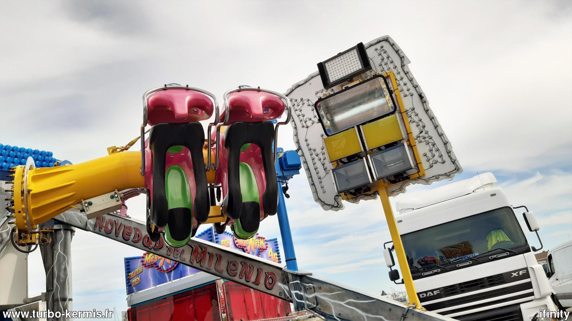 montage Mega Extrem KMG Rides 🎢 TURBO KERMIS 🎡